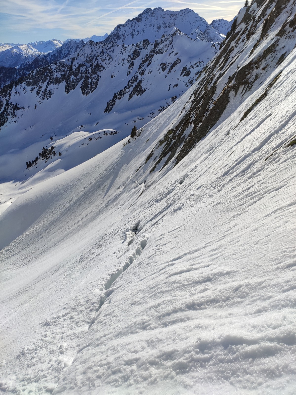 Grand Moulins : couloir SE en boucle par la brèche des ciseaux, le 28. ...